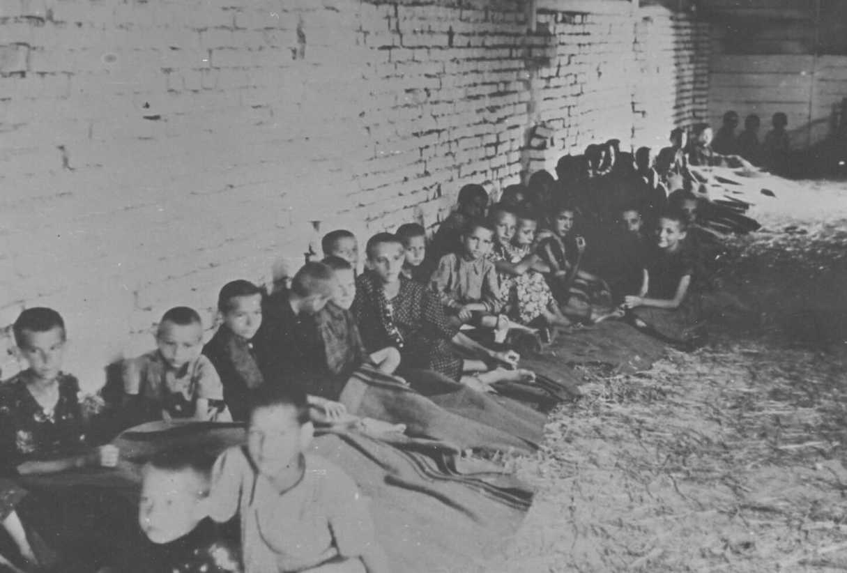 Children suffer | ЈУ Спомен - подручје Доња Градина